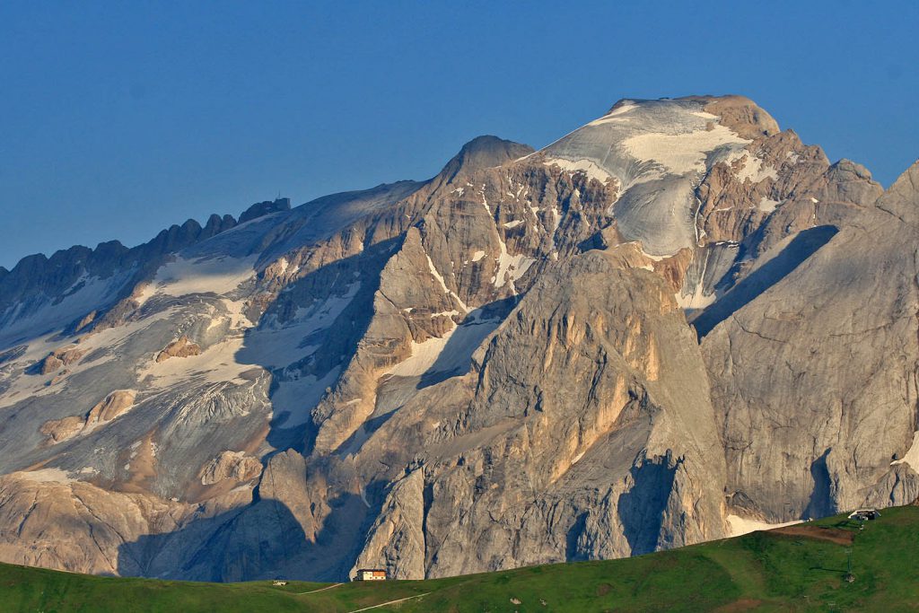 Hot ice - Dolomiti Premiere - Summit of passions